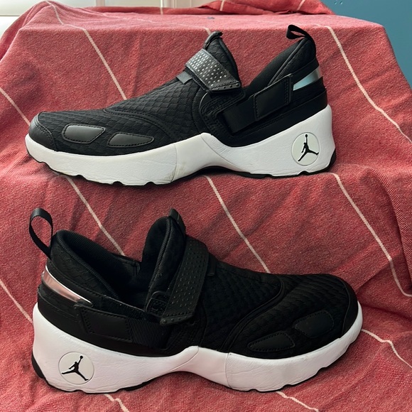 Jordan | Shoes | Jordan Trunners 8979921 Black White Silver Velcro ...